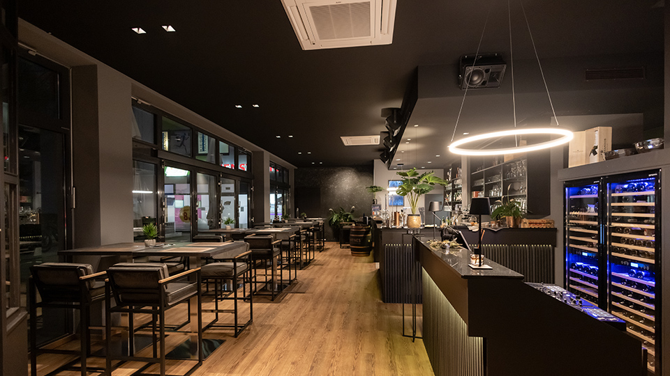 Lion Bar & Restaurant – zwischen Moderne, Musik und Wildnis ...